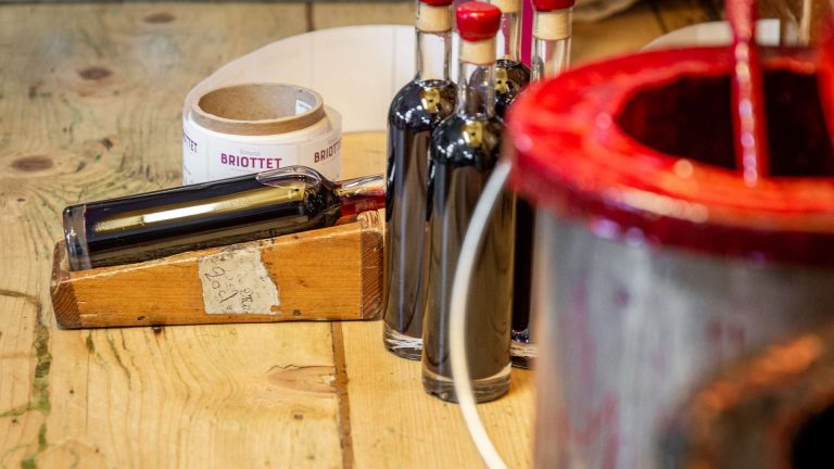 Maison Briottet, une marque centenaire de liqueurs, une histoire de ...